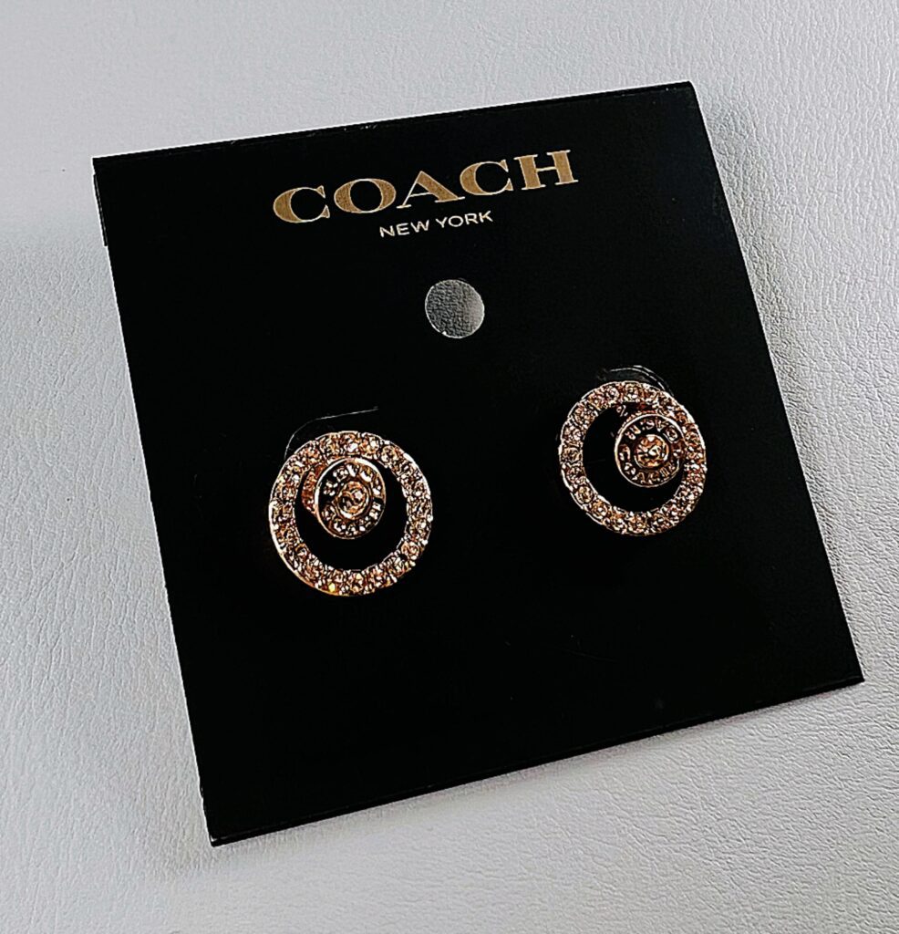Coach Aretes tono dorado rosado – Open Box